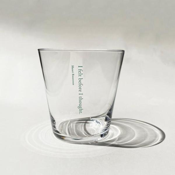 アンリ・ルソー（1844-1910)"I felt before I thought"(私は考えるよりも先に感じた)"耳を澄ます"と名付けられた、西洋絵画の巨匠６名が遺した言葉にフォーカスした商品シリーズ。綿100%のサテン生地で肌触りがと...