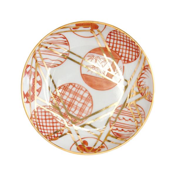 日本の食文化には欠かせない昔ながらの豆皿にamabroの表現を施しました。ユニークな形状と金の上絵が食卓のアクセントとなり、食事シーンを華やかに彩ります。「丸散赤丸 (まるさんあかまる) 」円形の紋は、紋所に慣れ親しんでいる日本人が好む図柄...