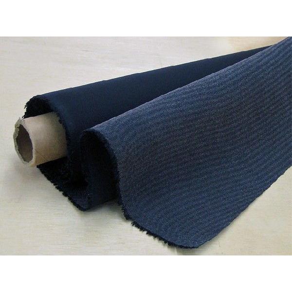 ・タテ・ヨコに伸びない硬さのある芯地・シリーズの中では二番目に硬く仕上がる・インサイドベルトやバッグの芯地として使用※インサイドベルト芯として使う場合は必ずタテ地を使ってください。