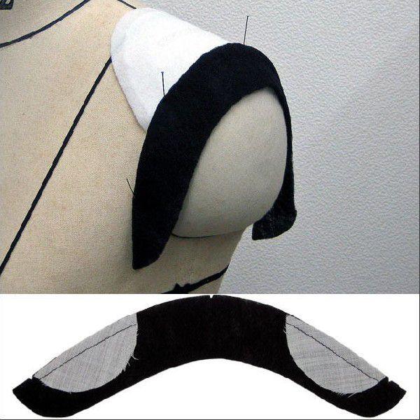 裄綿とは袖山用の芯地のことです。裄綿を袖付けに入れることによって、袖山にボリューム感やソフト感が出て袖山のシルエットを整えることができます。