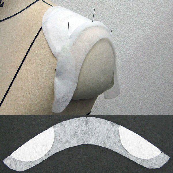 裄綿とは袖山用の芯地のことです。裄綿を袖付けに入れることによって、袖山にボリューム感やソフト感が出て袖山のシルエットを整えることができます。