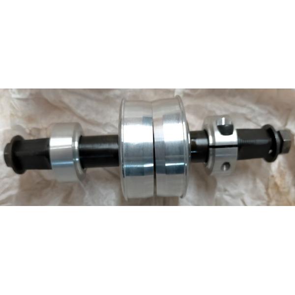 NOSのボトムブラケット アメリカン（米式）です。アメリカ製写真のままの状態です。90年代の物ですのでご理解の上ご購入願います。商品名 Crupi Crankサイズ 米式