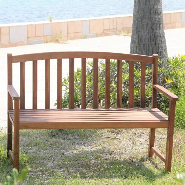 天然木アカシアを使用した、暖かい印象の背付きベンチのご紹介です。背もたれ付き、肘付きになっておりますので、背にもたれたり、肘を掛けることができて便利です。天然木アカシア材を使用しております。アカシア材は曲げ加工や衝撃などにも比較的強く、腐り...