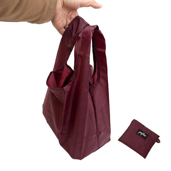 コンビニ弁当がちょうど入るエコバッグです。手洗いが可能で汚れても安心です。内ポケットにたたんで収納することができます。コンパクトなのでバッグの内ポケットなどに常備しておくと便利です。スマホ同等のサイズになるのでちょっと昼休みにコンビニへ！と...