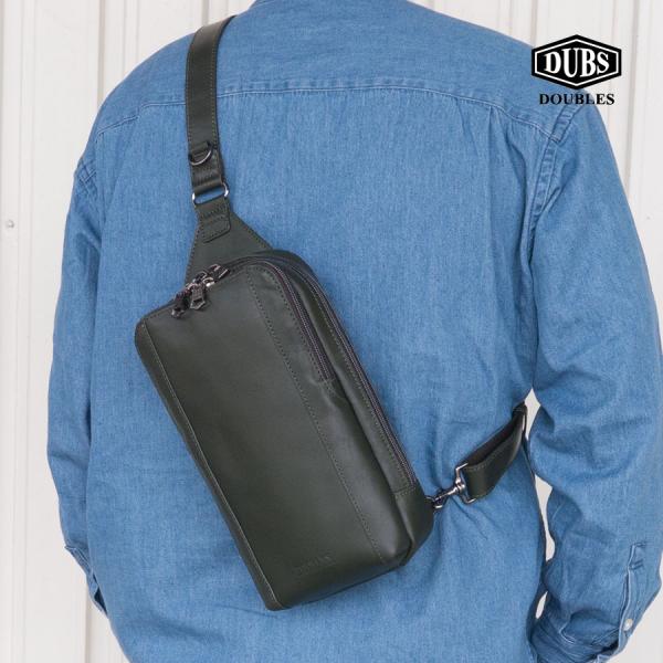 シンプルでコンパクトな牛革ボディバッグです。薄マチですっきりスマートな印象でお持ちいただけます。貴重品程度で荷物が多くない方にピッタリです。■商品名：DOUBLES(ダブルス) 牛革ボディバッグ JVA-7424■商品の種類：ボディバッグ■...