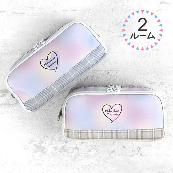 レインボーカラーにハートマークがかわいい角マチポーチ！チェック柄のファスナー＆部分使いがアクセント♪マチが広くてたっぷり収納できるので、メイクポーチやペンケースなど使い方いろいろです。フルオープンのフロントポケットも使いやすい♪プレゼントに...