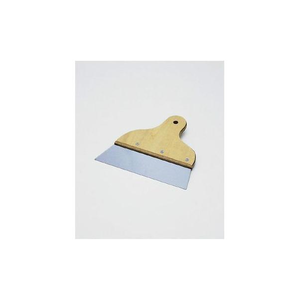 従来の地ベラの柄を短くし、腰袋への出し入れが行いやすく、コーナー周りの施工でも柄が邪魔になりません。先端幅：217mm厚み：1.2mm