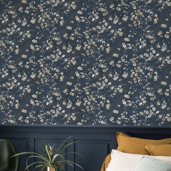 ■創業1861年ドイツの老舗壁紙メーカーrasch社の壁紙。小粒の桜が舞う可憐で上品なデザイン。しっとりした和モダンに仕上がります。▼商品の詳細・ブランド名rasch ラッシュ・国名ドイツ・サイズ巾 53cm×10m / 1ロール・素材表：...