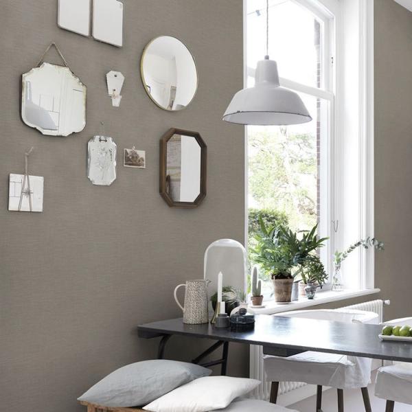 ■創業1861年ドイツの老舗壁紙メーカーrasch社の壁紙リンネベースにアフリカの大地の色を乗せた グレージュ▼商品の詳細・ブランド名rasch ラッシュ・国名ドイツ・サイズ巾 53cm×10m / 1ロール・素材表：塩化ビニル / 裏：フ...