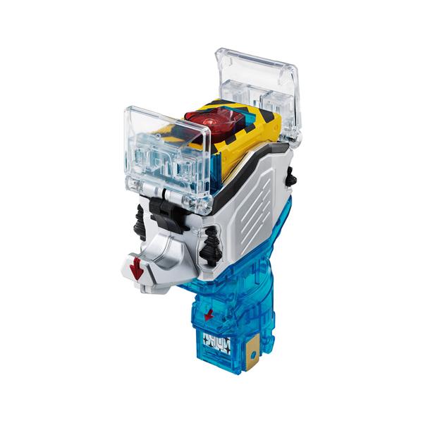 別売りの「SUPER BEST 変身ベルト DXフォーゼドライバー」と連動して、「仮面ライダーフォーゼ コズミックステイツ」へのなりきり遊びが楽しめます。カバーをオープンすることで発動スイッチ出現&amp;amp;amp;amp;amp;発...