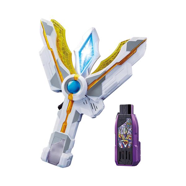 ウルトラマントリガーに変身できる変身アイテム「DXガッツスパークレンス」がSUPER BESTでリニューアルします。ガッツスパークレンス本体と付属のマルチタイプキーの音声仕様を大幅アップデート！ガッツスパークレンス本体は怪獣キーとの連動で発...