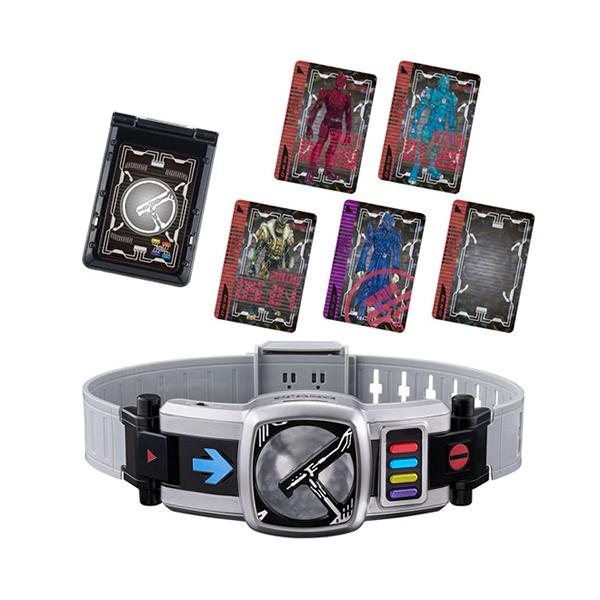 『仮面ライダー電王』より、「変身ベルト DXデンオウベルト」がパッケージデザインを新たに、SUPER BEST 変身ベルトシリーズとして登場！フォームスイッチを押し、付属のパスをセット・タッチすることで仮面ライダー電王に変身！4種のフォーム...