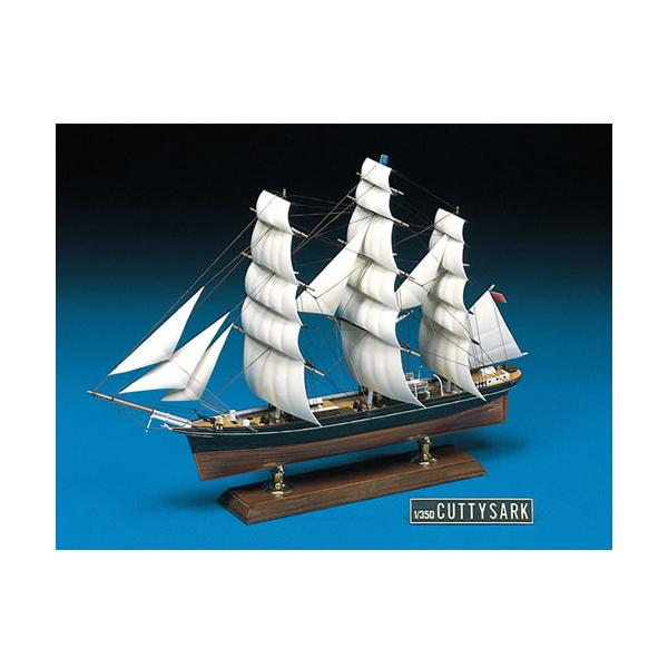 イギリス・クリッパー型貨物船『カティーサーク』1/350帆船シリーズは、世界の有名な帆船をお手頃な価格とコレクションしやすいサイズでモデル化したシリーズです。カティサークは1869年、イギリスのダンバードンで進水したティークリッパーである。...