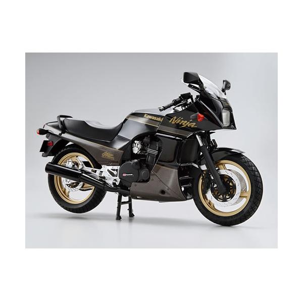 不滅の魅力 Ninja GPZ900R1983年のパリショーで発表されたGPZ900Rは、サイドカムチェーン方式を採用したコンパクトな完全新設計の水冷4バルブ4気筒エンジンを、メイン部に高張力鋼管を使用したダイヤモンドフレームを採用した車体...