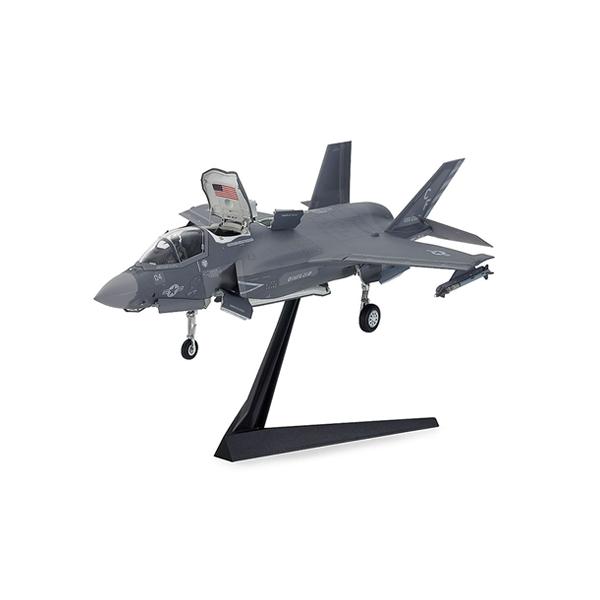 【 先端技術の結晶　STOVLステルス戦闘機が1/72に 】★F-35B ライトニングIIのプラスチックモデル組み立てキットです。全長215mm、全幅148mm。★ステルス性を備えた機体形状を忠実にモデル化。着地状態・ホバリング状態のどちら...