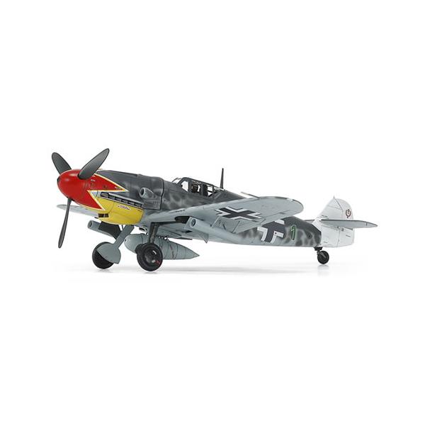 【 模型要目 】○メッサーシュミット Bf109 G-6の1/48スケール、プラスチックモデル組み立てキットです。○全長188mm、全幅207mm。○機銃弾道溝パネルや機首右側面の小バルジ、「エルラハウベ」と呼ばれる改良型キャノピーなど後期...