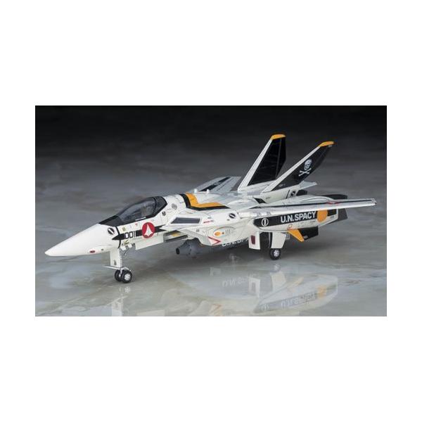 「VF-1 バルキリー」A・J・S型の選択式キットです。主翼は左右連動で可動式。ベクターノズル可動式。エアブレーキ開閉選択式。デカールはS型（劇場版）ロイ・ フォッカー乗機、A型（劇場版）一条 輝乗機、J型（ＴＶ版）一条 輝乗機をセット。パ...