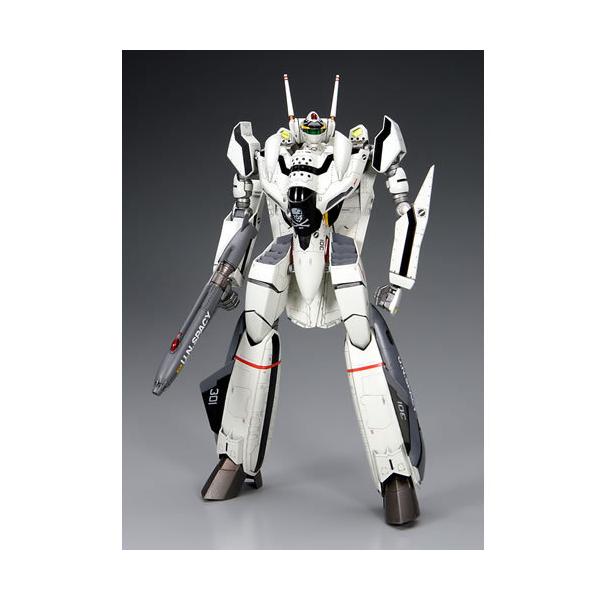 OVA「マクロスゼロ」の劇中で統合軍の最新兵器として登場、活躍したVF-0のバトロイド形態を再現。頭部はS型とA型の選択式。成形色は白、グレー、クリアーの3色。クリアー部品など一部のパーツを除いて、ほぼ接着剤無しで組み上げることが可能な設計...