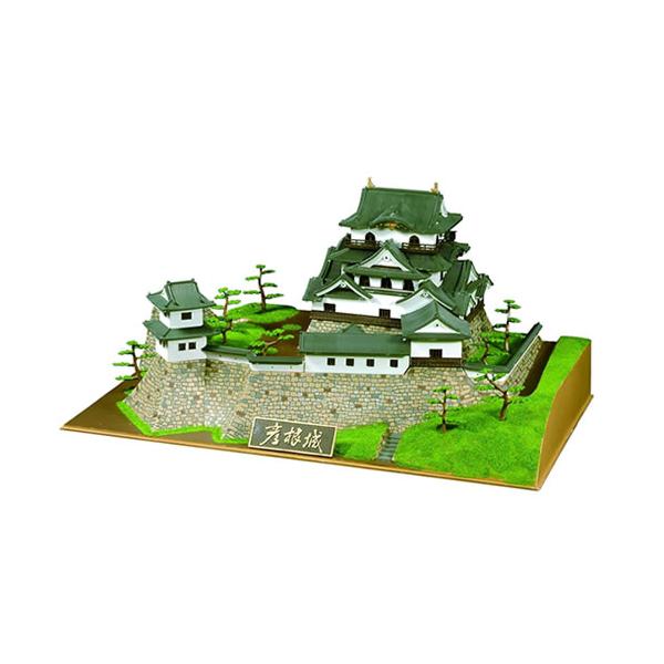 日本の名城をデラックスなキットで作りました。すべてのその情景や樹木、濠などがセットされており、シリーズの中では一番大きなサイズとなります。プラモデル用塗料で塗装すれば、より一層臨場感あふれる名城が組み立てられることでしょう。◆1/280スケ...