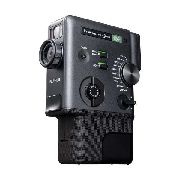 instax(TM)史上、新しい3-in-1スタイルさまざまな時代をイメージしたジダイヤル(TM)エフェクトを搭載【仕様】■記録メディア内蔵メモリー、microSD/microSDHC/microSDXC (〜256GB)メモリーカード■使...