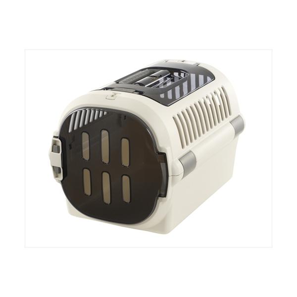お外でキャリー、お家でハウス！スモークドアで落ち着ける空間に。ペットを守る丈夫なハードタイプのダブルドアドアキャリーです。・普段からハウスとして慣らしておくことで、来客時や災害時の移動にも安心です。・自動車のシートベルトで固定して、安全にド...