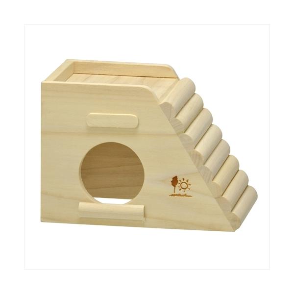 低刺激で人にもハムスターにも優しい広葉樹(ポプラ)材を使用した、ちょっと大きめの木製ハウス。床面が無いので床材の上に置いて、オシッコで汚され難い構造です。涼感キューブ(M)・アーチ(M)が、スッポリ入って、暑い日も快適♪