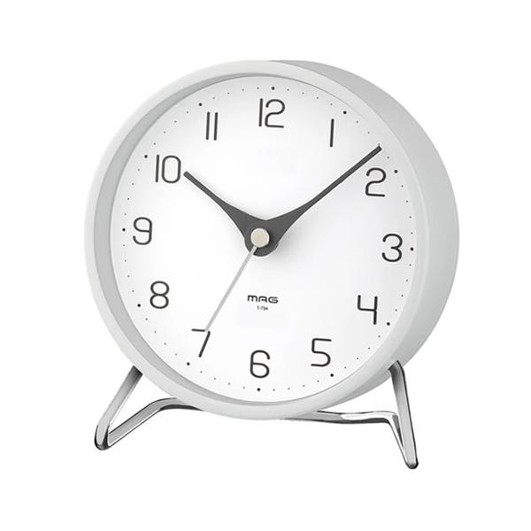 シンプルでミニマルな卓上デザイン時計たたずまいがインテリアに溶け込むデザイン置き時計。どこでも設置できるコンパクトな本体サイズ。本体とスタンドはメタル素材で質感向上。◆インテリアにマッチするミニマルさ◆デザインシブな数字フォントと針、質感の...