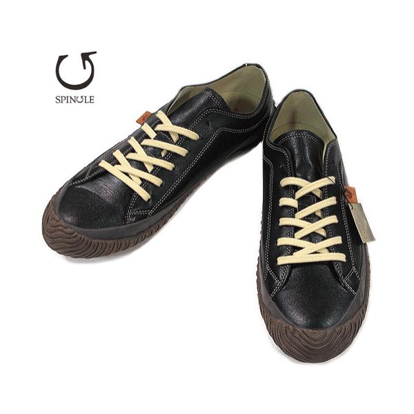 足馴染み抜群！柔らか〜いカンガルーレザーを使ったスピングルの定番中の定番スニーカー「SP110」。そのシンプルかつ斬新なフォルムと履き心地の良さで、スピングルの存在を世に知らしめたパイオニアモデル！黒をベースにしながらも、ベージュの靴ひもや...