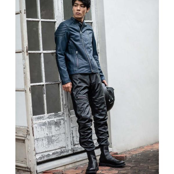 ■デザイン膝周りの切り替えやサイドのラインなど、バイカーテイストのアレンジが施されたスリムフィットレザーパンツ。膝にはファスナー開閉のプロテクター用袋を装備し、任意で別売りのCE LEVEL 1/ LEVEL2パッドを装着可能。裏地には速乾...
