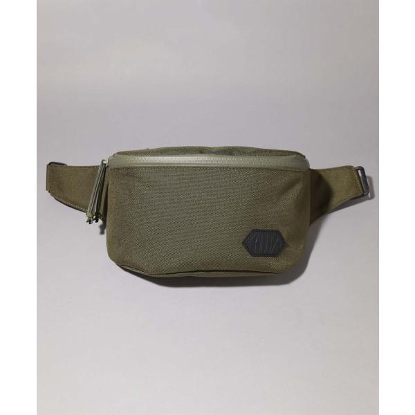 ■デザイン強靭な1000デニールのコーデュラ素材を使用したショルダー&amp;ウエストバッグ。素材には2度の裏コーティング、開口部には止水ファスナーを採用することで簡易的な防水性能を確保しています。ウエストベルトにはJET GRIDE機構を...