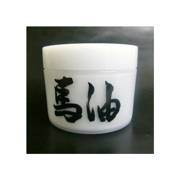 かどや牧場の馬油は正真正銘100％馬の油なので添加物は一切使用しておりません。浸透性が良いのでさわり心地はさらっとし、手足の乾燥を防ぎ肌荒れの予防にもご使用いだだけます。保存料・添加物・着色料・香料なども一切使っておりませんので、かすかに馬...