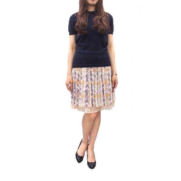 長く愛用していただける定番の半袖ニット。カシミアのなめらかな肌さわりが癖になる一枚。適度な厚みがありながら、軽く柔らかな着心地。<br><br>