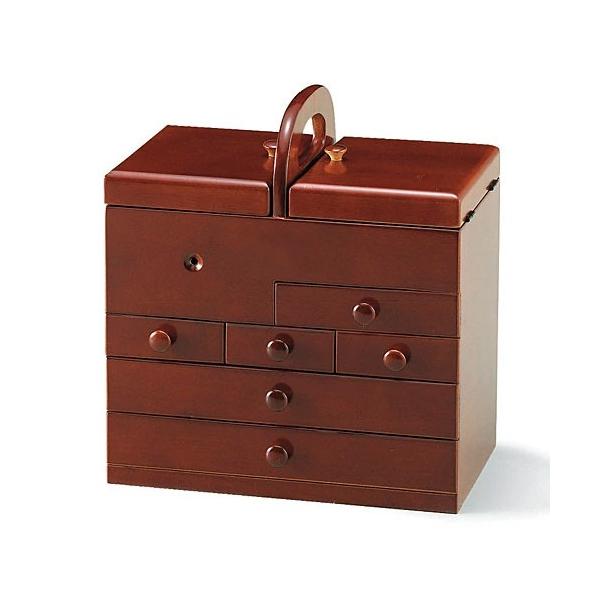 天然木の温かみあるソーイングボックス。編み物が好きな方のために毛糸玉を収納するスペースを設け、前面の穴から毛糸を出して編んでいけば毛糸玉が転がらず編み物時のストレスを軽減します。また、穴の両面には面取り加工を施し毛糸がスムーズに出てくるよう...