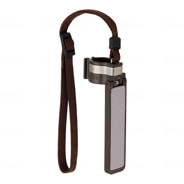 杖にはめ込み式の簡単装着タイプ。表面ネームプレート、磁石付でテーブルや机に杖が掛けられます。規格1個規格詳細ネームプレート、磁石付杖（手元）径：φ15〜20mm