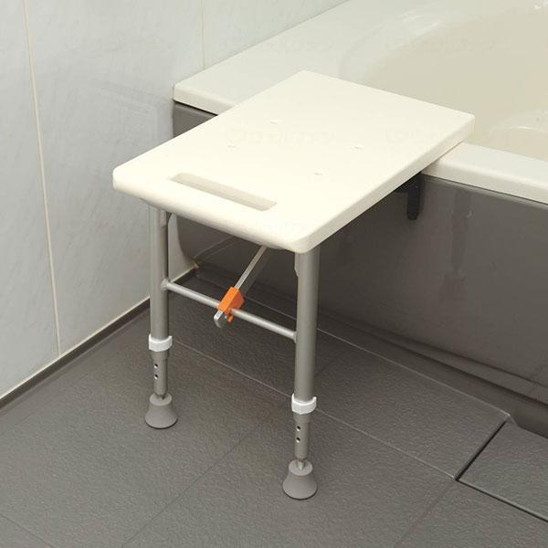 必要なときだけ簡単に取り付けできます。折りたたみ式なので収納時も場所をとりません。アルミフレーム採用で軽くなりました○浴室や浴槽に接する部分には、ゴムを使い、傷つきやガタつきを防止します。○折りたたんで収納できます。脚を手前に倒すだけで、折...