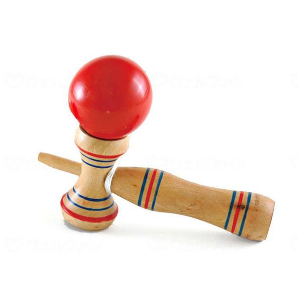 けん玉はシンプルな玩具ですが、色々な技があり、奥が深く、「集中力やバランス力を養う」などの視点から広く教育的効果が認められています。材質：木規格詳細○本体サイズ：7×20×6cmサイズ・重量重量131g