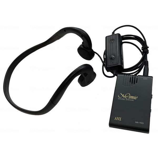 【発売日：2024年01月25日】骨伝導でクリアに聞こえる○音量調整可能。○アンプ付きで高性能。○軽量で長時間の装着も安心。規格詳細○サイズ：4.2×6.5×厚さ約1.5cm、重量75g○電源：単4形乾電池×1本○充電時間：約2時間○連続再...