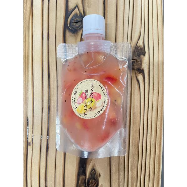 夏季の定番となった葛アイス（葛バー）ミックス味（いちご・パイナップル・キウイ・りんご）をボトル容器にパウチしました。※この商品は冷凍発送のみになります。内容量：約100g賞味期限：30日製造者：(有)かぎや菓子舗配送：ヤマト運輸 ※北海道、...