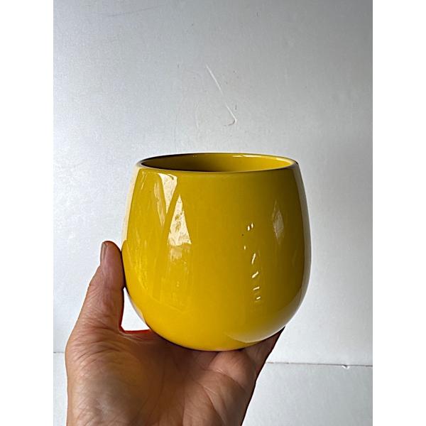 ベゴニアのポット苗、9cmポットにピッタリのサイズ下部が瓢箪のように下膨れなため、根がたっぷり張れる容量が実はあります！木目の細かい光沢感のある鉢直径9cm　高さ10cm　受皿なし