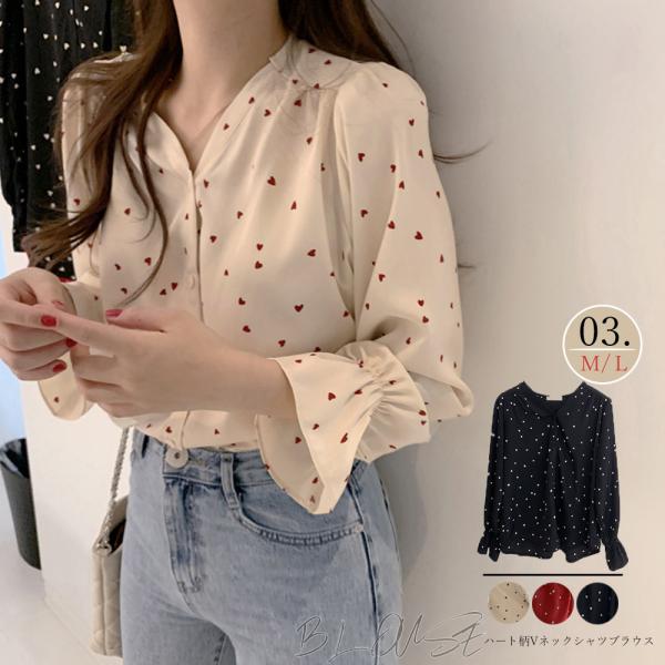 ベージュ 黒 赤 M L小さめのハート柄のプリントが、とてもキュートなブラウスです。ふんわりとやわらかなシフォンで、さりげなく女性らしさを演出してくれます。ベーシックなボトムスに合わせて、颯爽と着こなせます。カラー:ベージュ/ブラック/ワイ...
