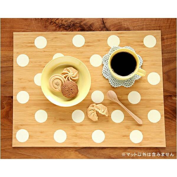 [国産]竹を薄くした突き板をランチョンマットにしました。薄い板なので手でふわりと曲げても割れずウレタン塗装を施していますので汚れや傷にも強くなっています。リズミカルなドットが食卓を楽しくしてくれます。【rxmas2001-3000】 【xm...