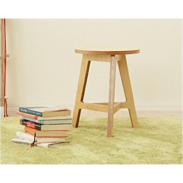 [国産]軽く持ち運びしやすいスツール。サイドテーブルとして、また玄関で靴を履くときに使用したりと、使い方は様々です。シンプル モダン ナチュラル 北欧 いす イス 椅子 チェア チェアー サイドテーブル ダイニング リビング 寝室 玄関 コ...