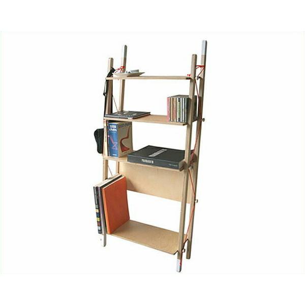 [国産]折畳みできる木製ラックです。2段目4段目の棚板を跳ね上げて、ブーツの収納も可能。アクセントの赤い紐には、鍵や靴べらなどを掛けられるので便利です。脚の白い部分はゴム塗料の為、 床や壁を傷つけず滑り止めの効果も。リビングラックとして本や...