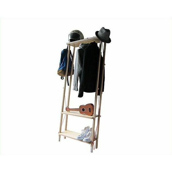[国産]折畳みできる木製ラックです。上段の棚板にはハンガーが掛けることができます。中段・下段の棚板には本や雑誌、靴などを収納できます。脚の白い部分はゴム塗料の為、 床や壁を傷つけず滑り止めの効果もあります。 木製ラック はしご 折りたたみ ...