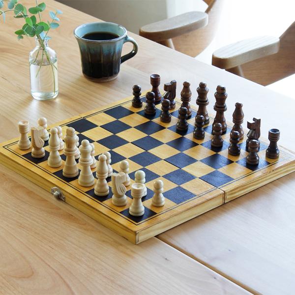 プロフェッサーパズルの美しく仕上げられた木製チェス。このゲームの究極の目的は、対戦相手を出し抜き、キングを捕獲することです。究極の戦略と戦術を駆使するチェスは、当然ながら世界で最も人気の高いスポーツの一つとなっています。【rxmas2001...
