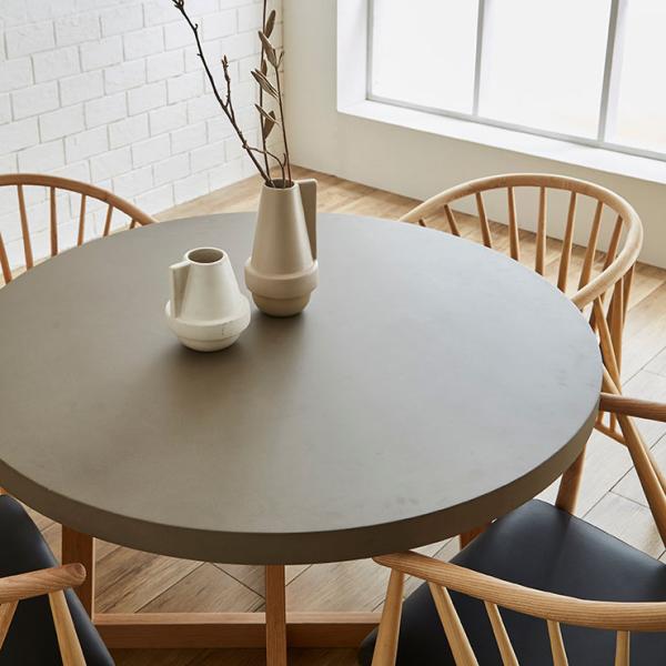 ■商品番号：00-000054■寸法外寸：幅110×奥行110×高さ70.6cm※天板厚：約54mm■素材天板：ＭＤＦ天板塗装：コンクリート調(PU塗装)脚：オーク材■商品重量約31kg■特徴コンクリート調の塗装を施したくすみグレーのテーブ...