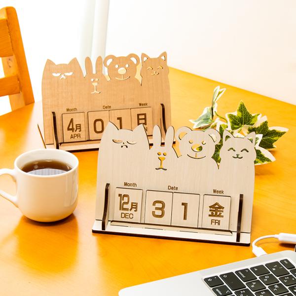 ■商品番号：00-A00083【この商品のスペック】■寸法幅18.5×奥行10.5×高さ12.3cm木札：幅3.15×4.3cm板の厚み:4mm■商品の特徴・月、日付（２桁）、曜日の木札をそれぞれ置き換えるだけで使える万年カレンダーです。・...
