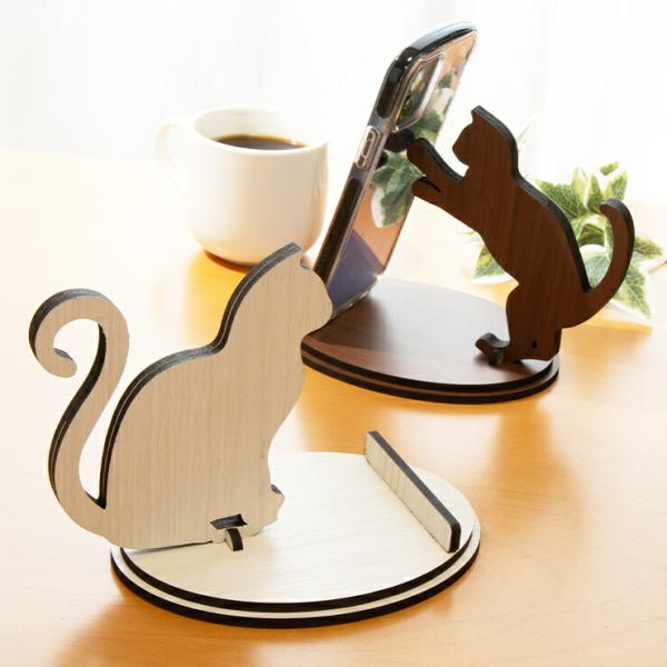 商品番号00-a00171寸法デザイン【A】幅：179mm×奥行：114mm×高さ：127mmデザイン【B】幅：180mm×奥行：114mm×高さ：118mm特徴おしゃれな2種類の選べるデザインが施された木製のスマホスタンドです。北欧のテイ...