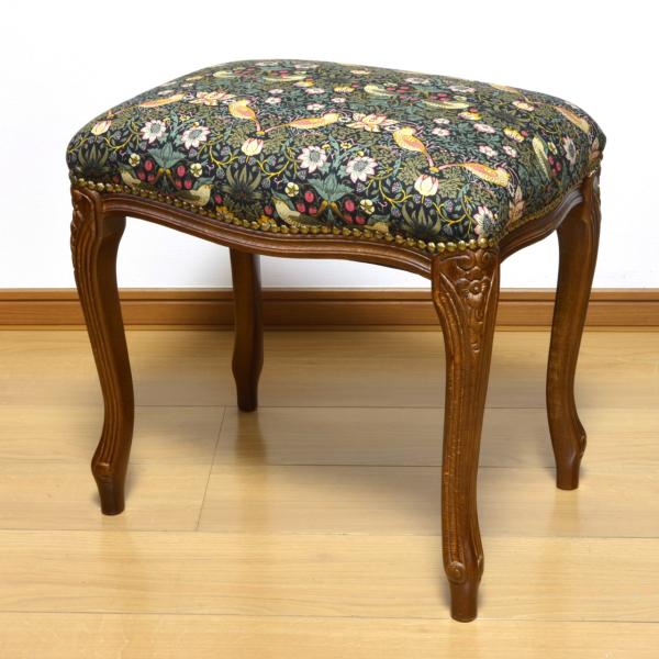 Fabric by BEST OF MORRIS生地使用のフットスツールです。フレームはイタリア製で、生地は日本製です。日本で加工しています。サイズ/約 幅40X28X28cm重量/約3 kg材質/フレーム：天然木（ビーチ）張材：綿100%...