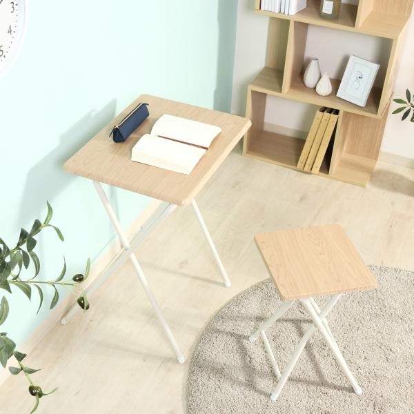 パタッと折りたためてコンパクトな「テーブル＆チェアセット」【カラー】 ナチュラル  【サイズ】テーブル：約幅50×奥行48×高さ70cm【重量】5.9kg【素材】合成樹脂化粧繊維板（ＰＶＣ）、金属（鋼）表面加工：エポキシ樹脂塗装　【組立品】...